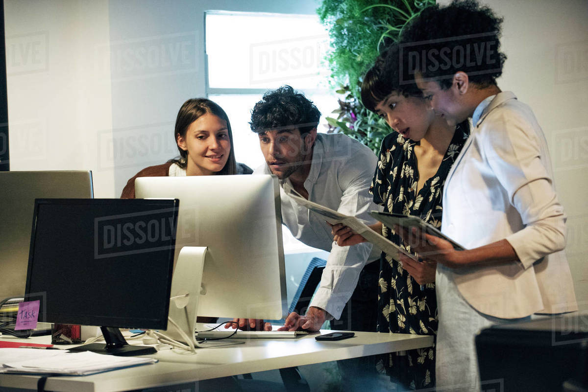 Business people working on computer in office - Royalty-free Stock ...