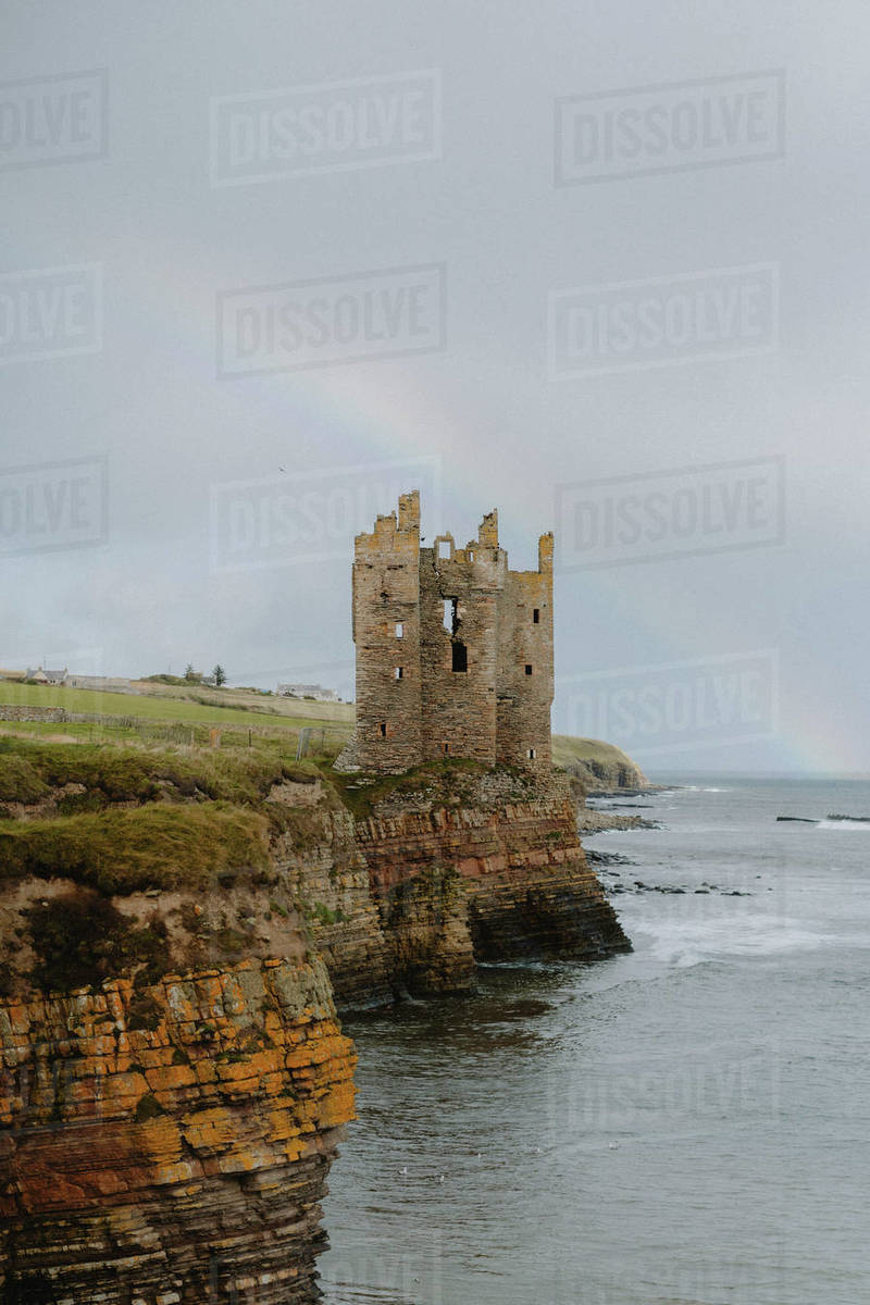Castle ruins at edge of cliff above ocean, Keiss, Scottish Highlands ...