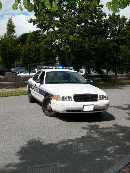 A police car with its emergency lights on parked on a street - Stock ...
